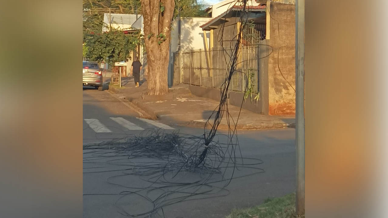 Copel promete solução para fios soltos
